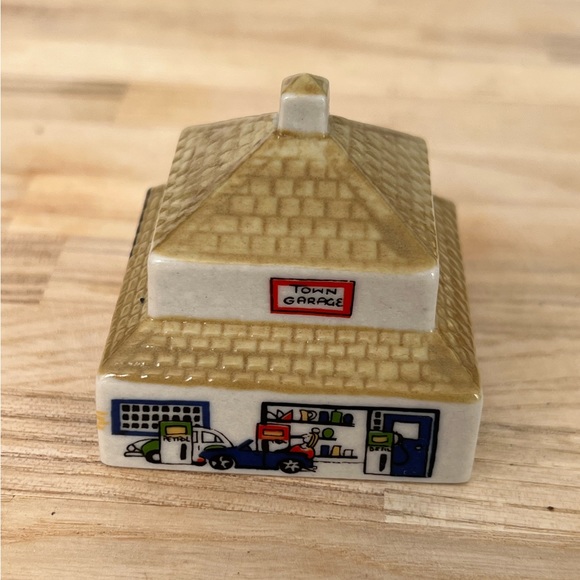 Wade | Art | Wade Miniature Porcelain Town Garage Wade England Whimsey ...